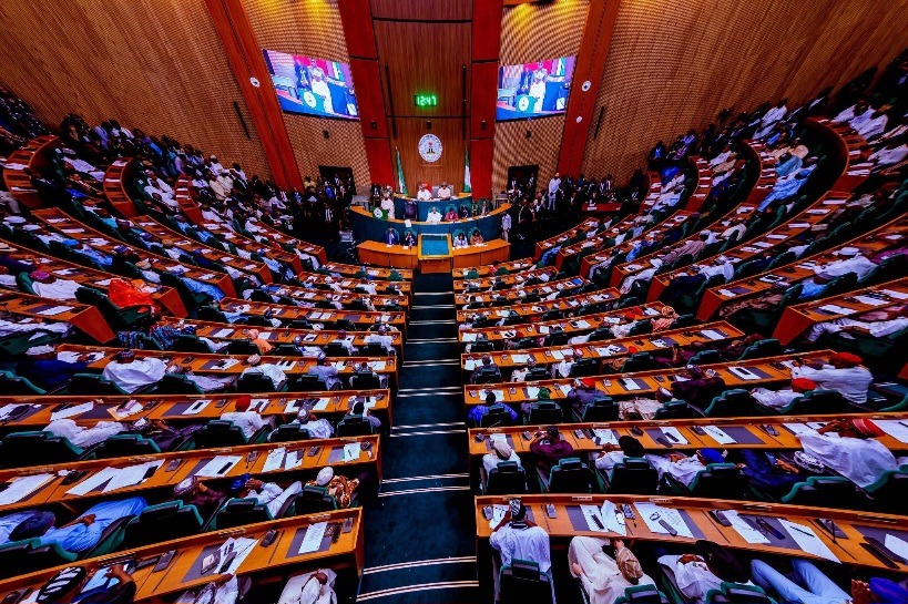 APC senators rise to 70 as four PDP lawmakers defect - SportsDay Newspaper