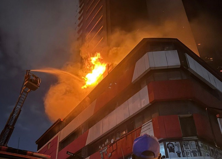 Fire guts 22-storey building on Lagos Island - SportsDay Newspaper